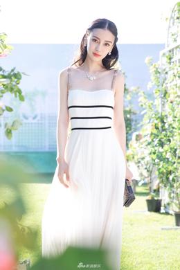 Angela Baby đẹp thoát tục dù đã là mẹ một con U30