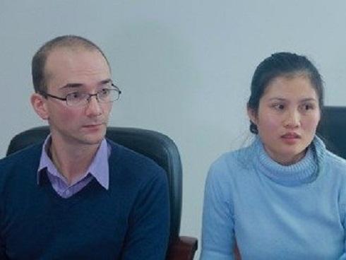 Daniel Hauer xin thắp hương xin lỗi Đại tướng Võ Nguyên Giáp