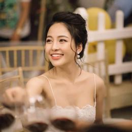 Hot girl Trâm Anh quẩy như dancer chuyên nghiệp gây bão