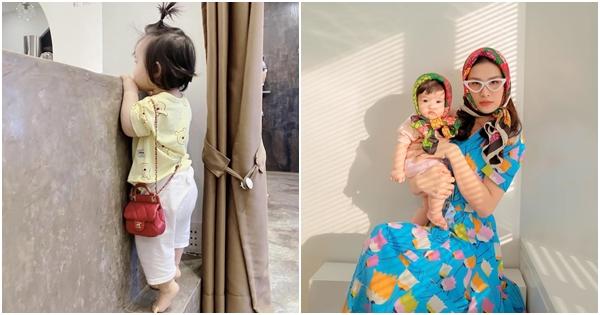 Bé Winnie nhà Đông Nhi đeo túi hàng hiệu đi hóng hớt nhìn cưng xỉu