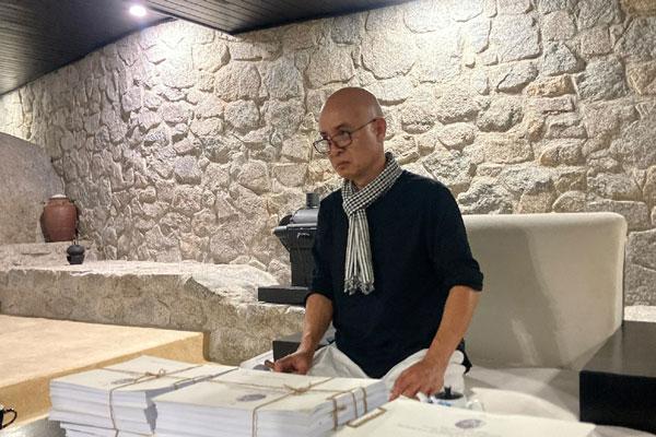 Cuộc sống trong hang đá của Đặng Lê Nguyên Vũ - 2sao