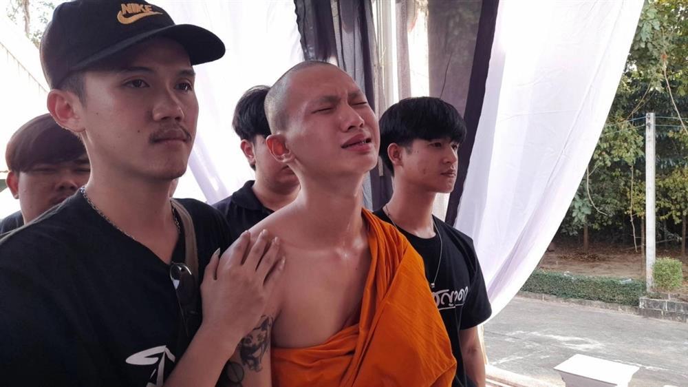 Funeral of 20-year-old female singer who passed away after getting a ...